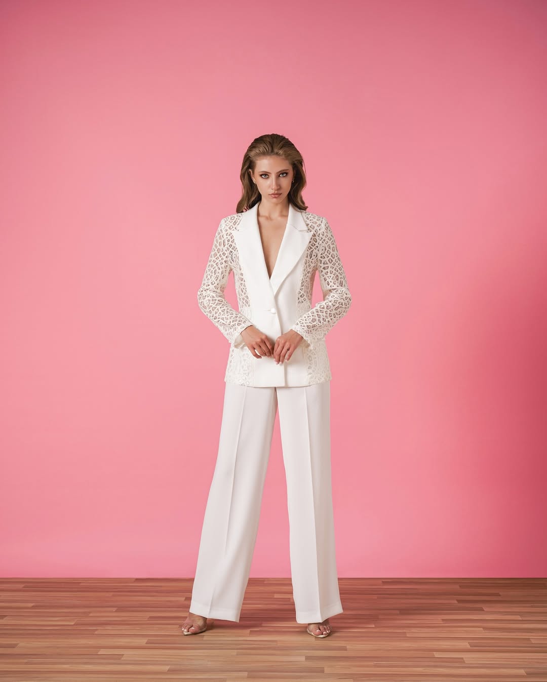 25+ White Christmas Party Outfit Ideas for a Chic Winter