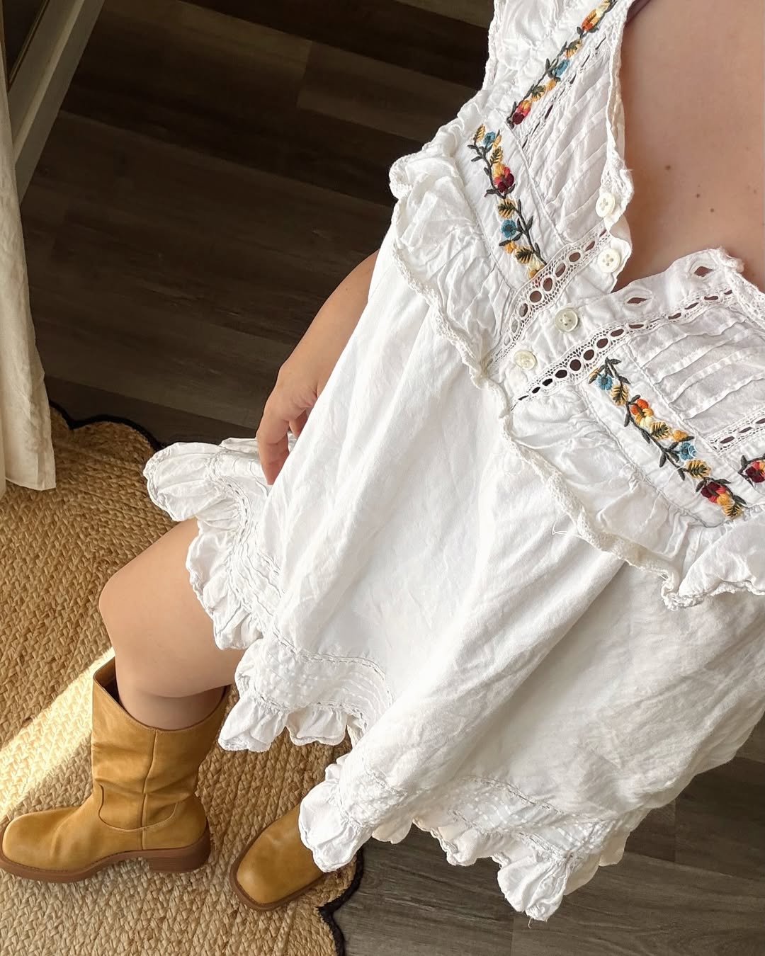 22+ Yellow Boots Outfit Ideas to Brighten Your Style