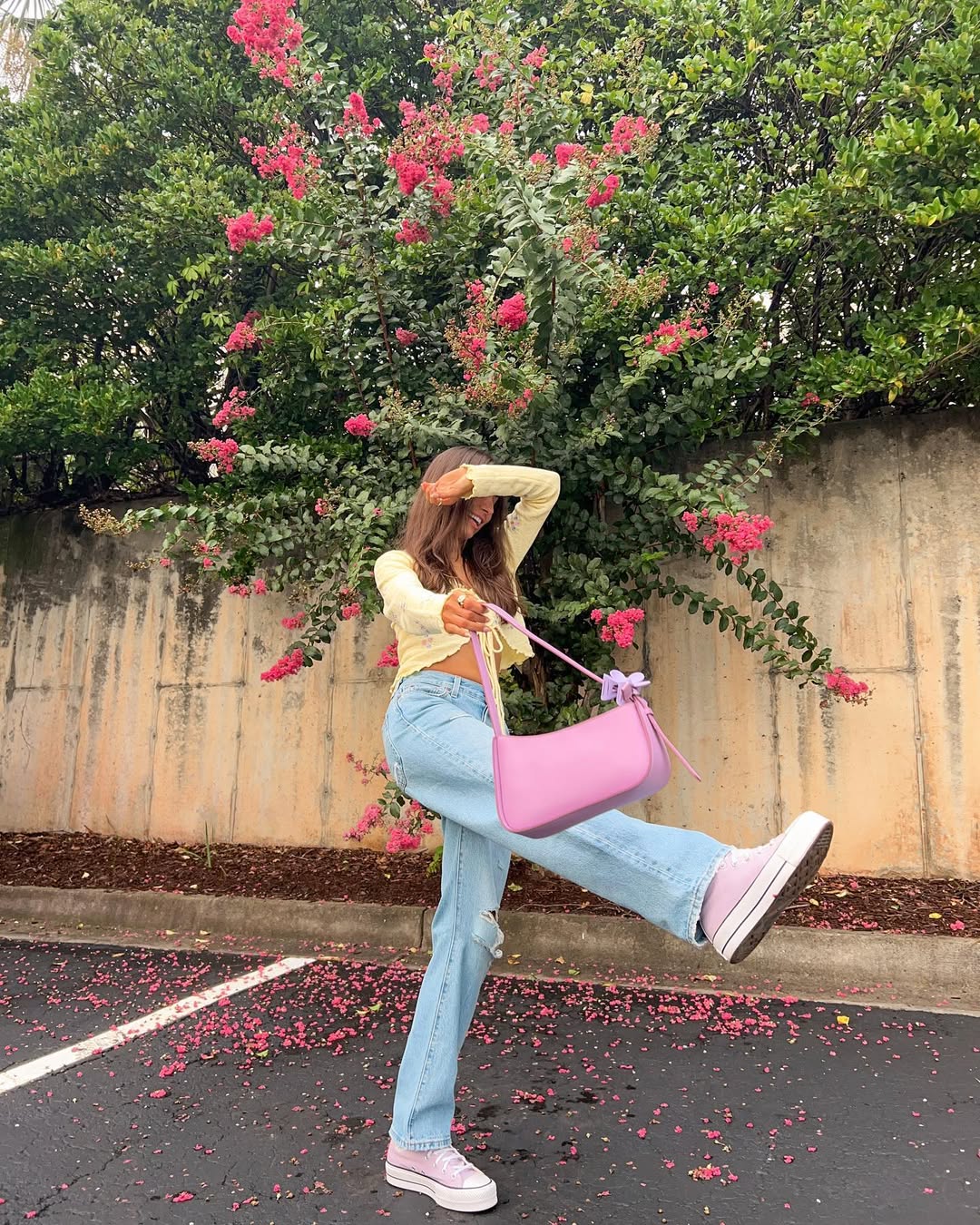30+ Yellow Converse Outfit Ideas to Brighten Your Style