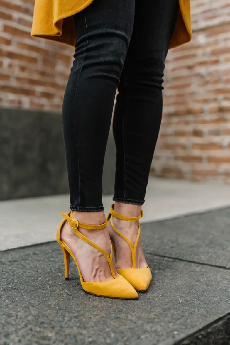 30+ Yellow Heels Outfit Ideas Men Can Try for Bold & Stylish Looks