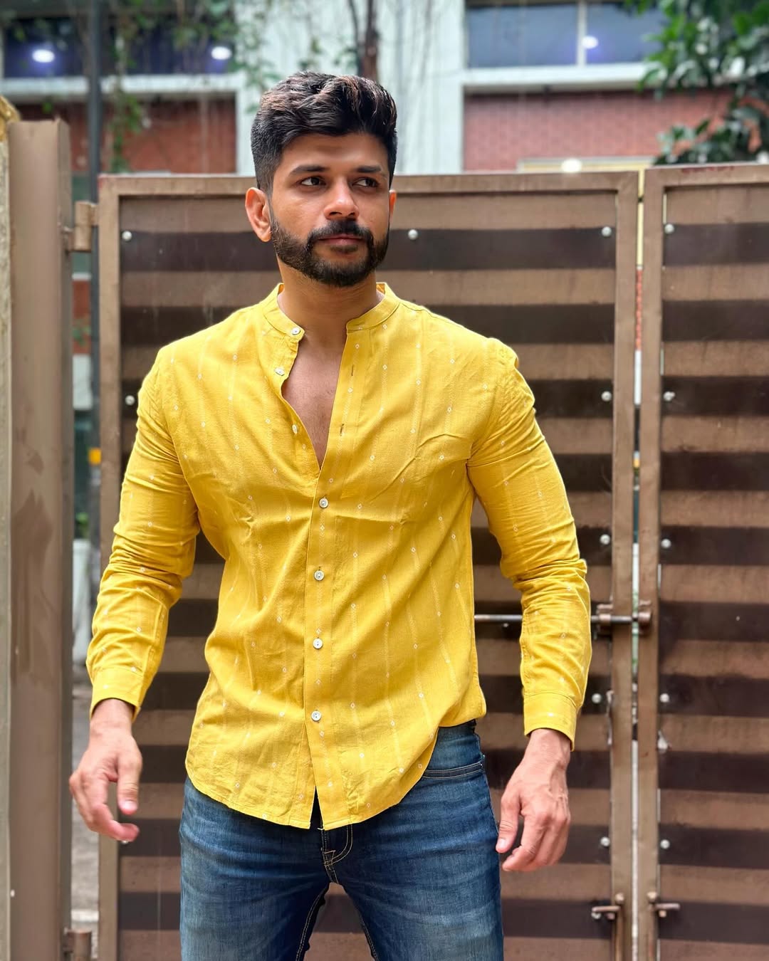 31+ Yellow Shirt Outfit Ideas to Brighten Up Your Wardrobe