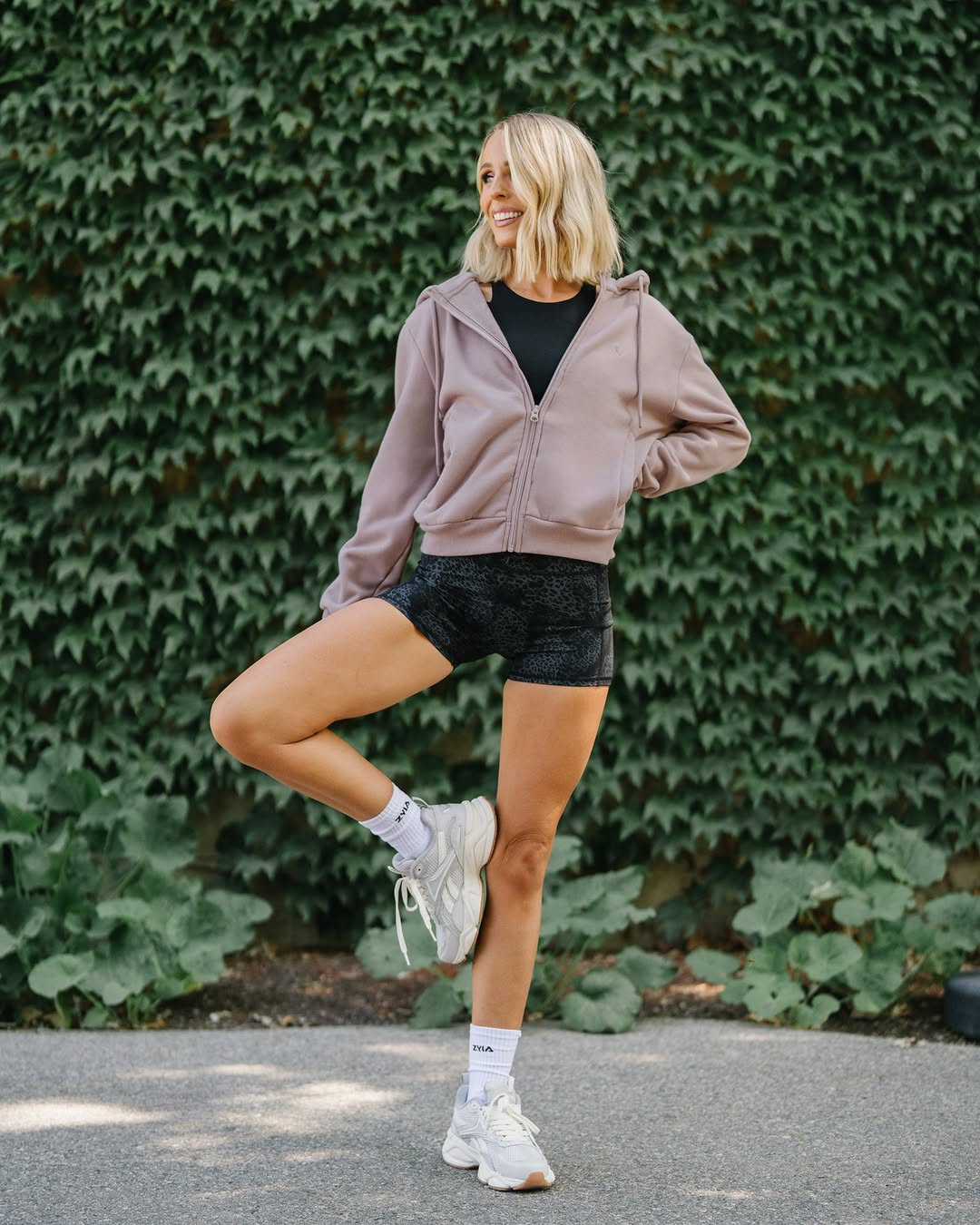 33+ Zyia Outfit Ideas – Stylish, Comfy & Trendy Activewear Looks