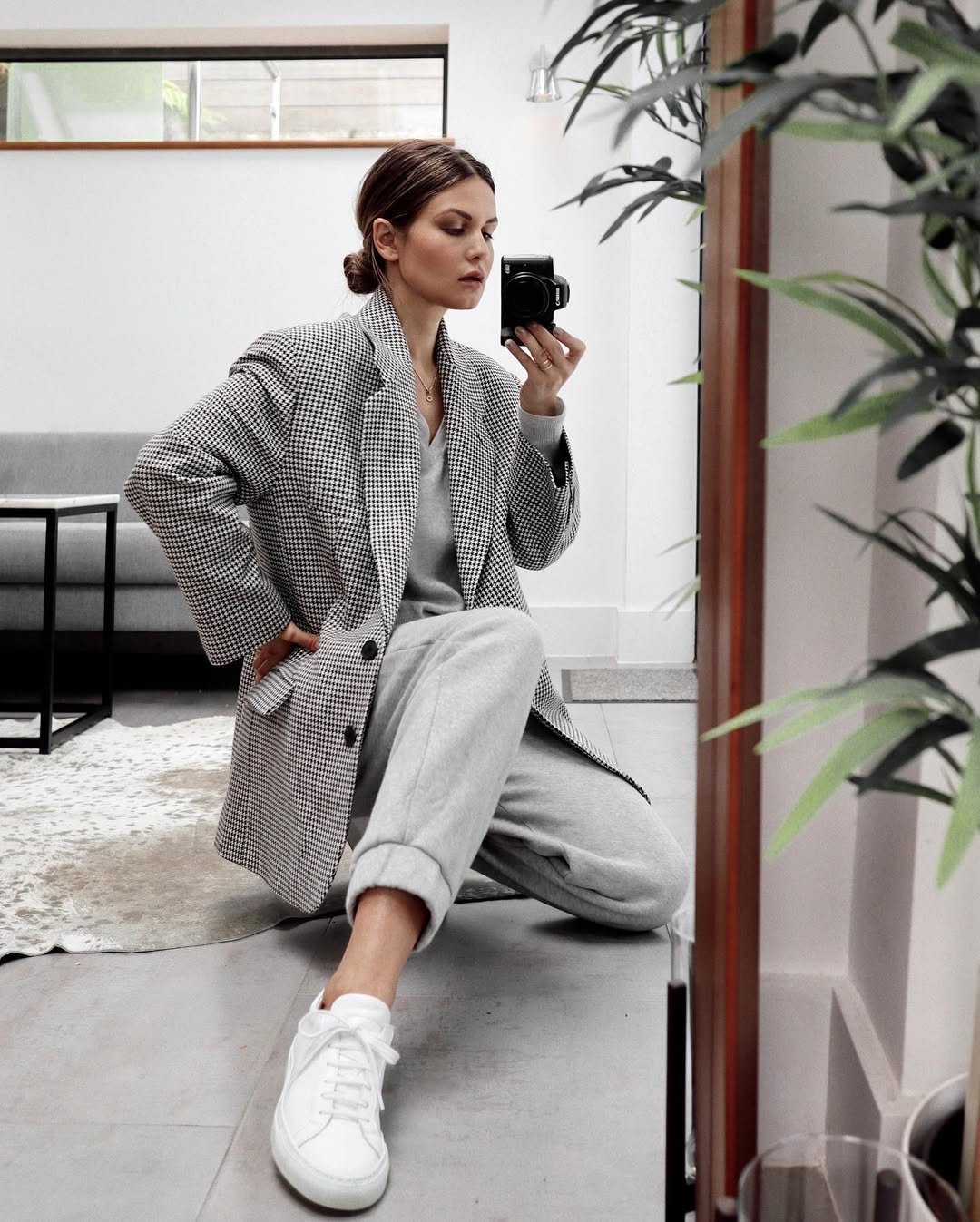 20+ Zoom Meeting Outfit Ideas to Look Professional